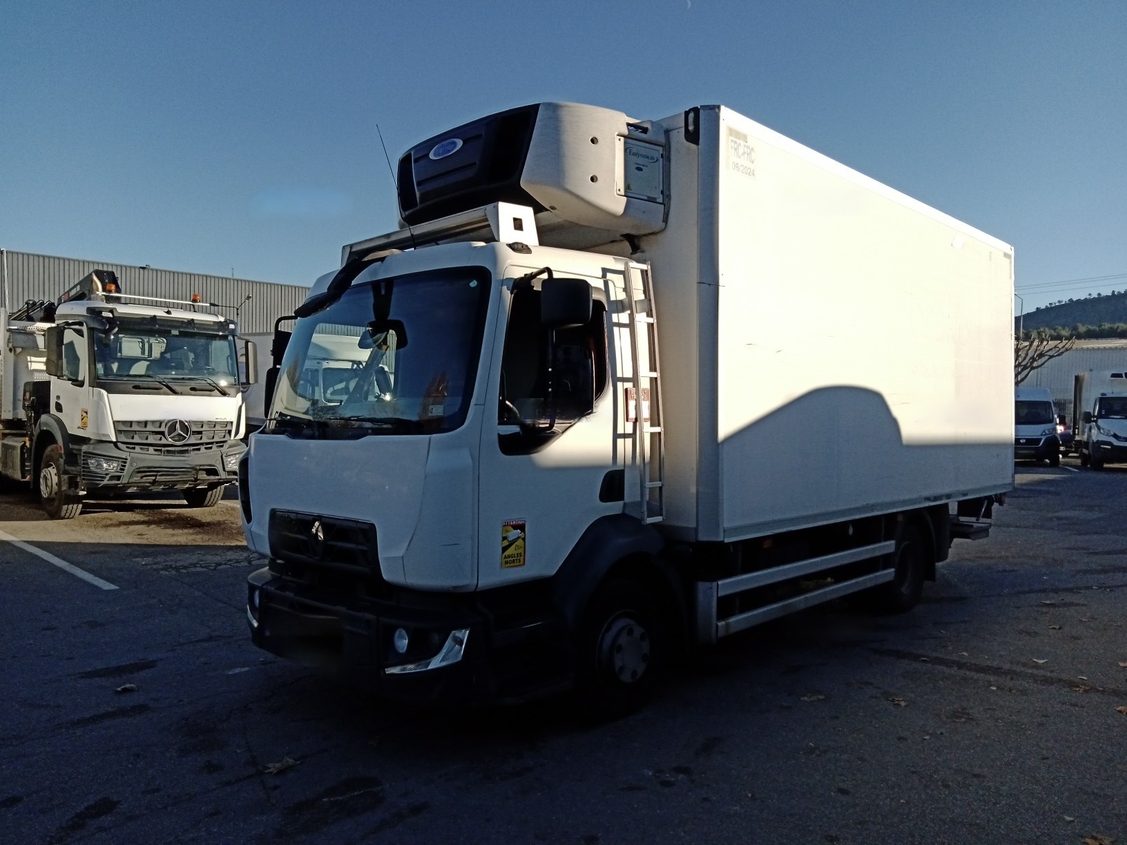 RENAULT TRUCK D12 LOW P4X2 210 E6 FRIGORIFIQUE POIDS LOURD | L Distri